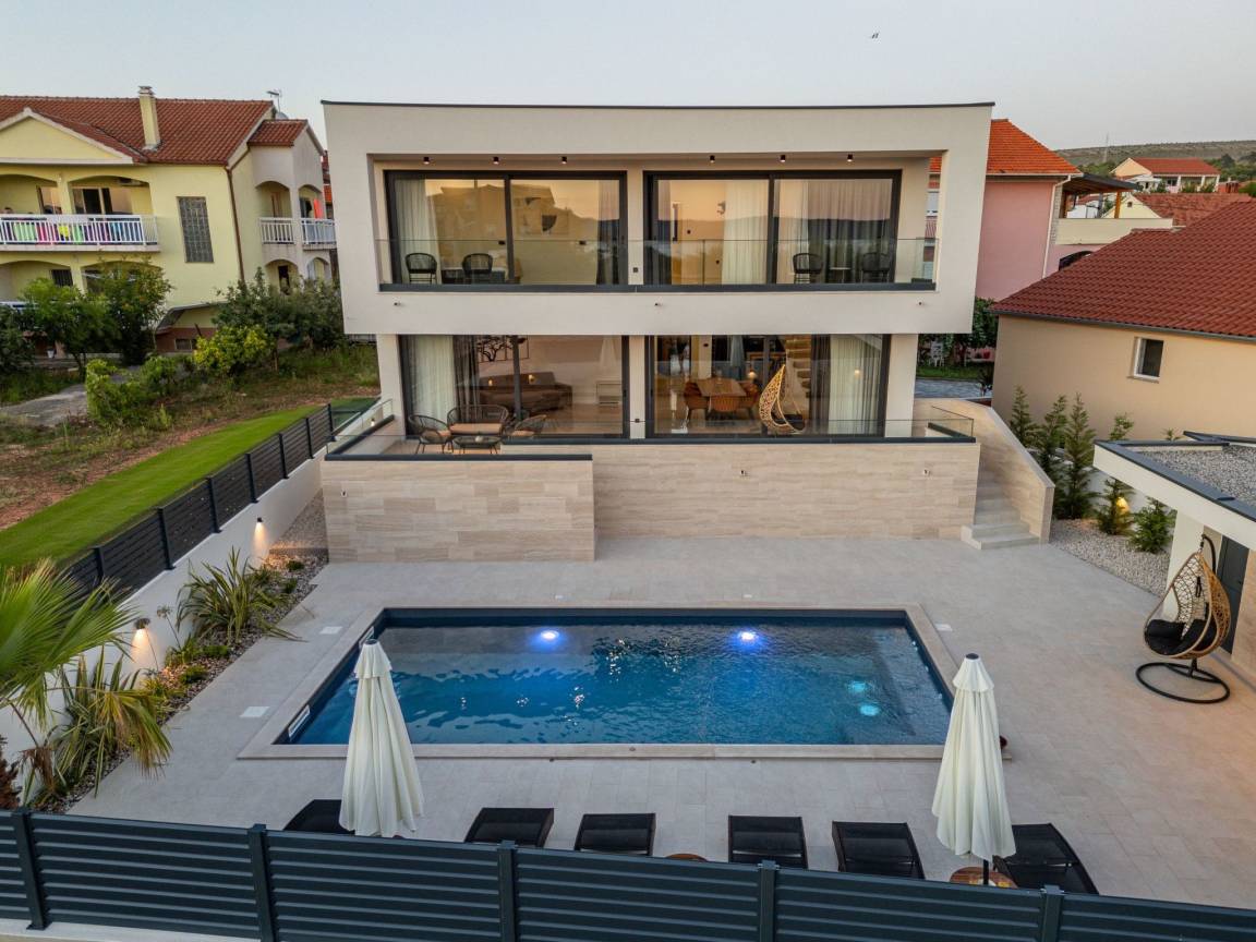 300 M² Casa ∙ 4 Habitaciones ∙ 8 Huéspedes - Zadar
