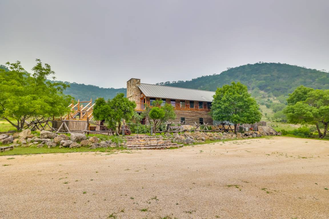 185 M² Villa ∙ 7 Bedrooms ∙ 28 Guests - Texas