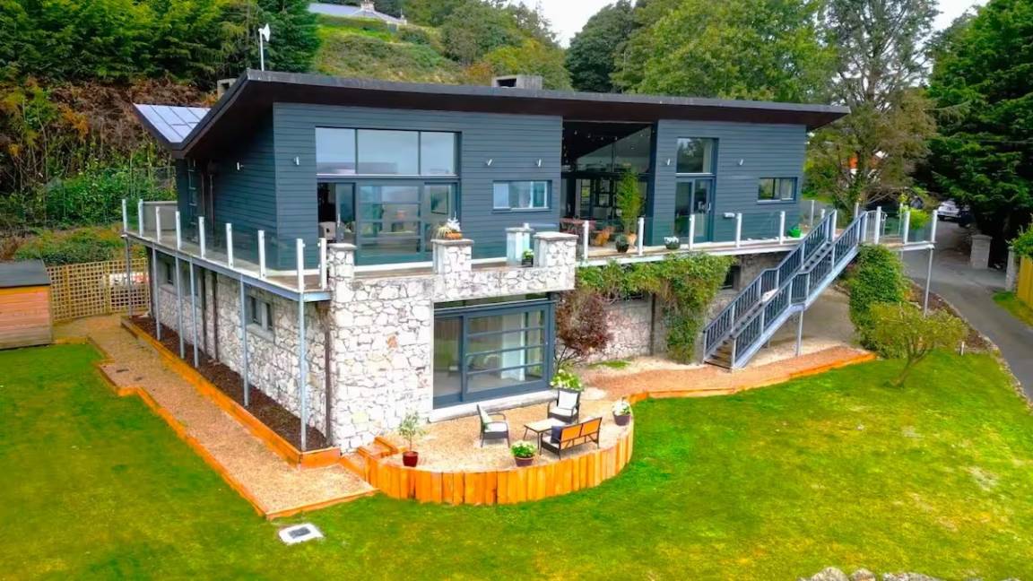200 M² House ∙ 6 Bedrooms ∙ 12 Guests - Bray