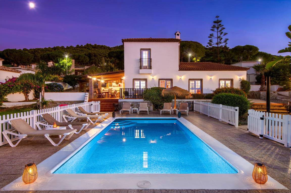 240 M² Villa ∙ 5 Habitaciones ∙ 11 Huéspedes - Cártama