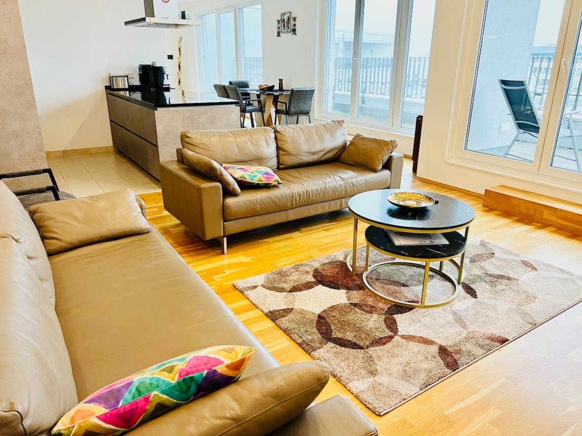 134 M² Apartment ∙ 3 Bedrooms ∙ 5 Guests - Hanau