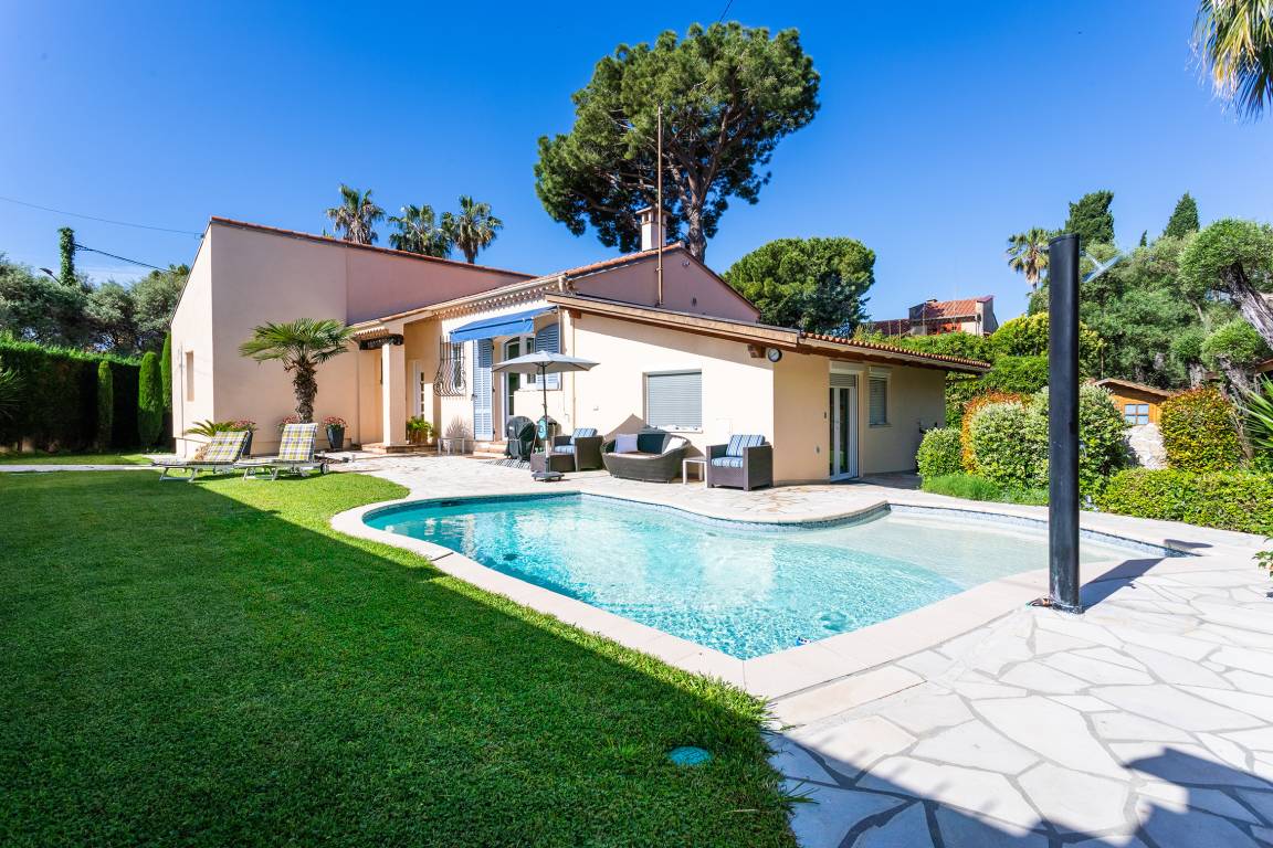 110 M² Villa ∙ 3 Bedrooms ∙ 6 Guests - Antibes