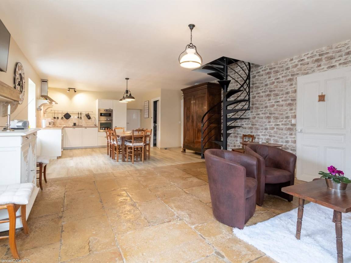 150 M² Cottage ∙ 4 Bedrooms ∙ 8 Guests - Beaune