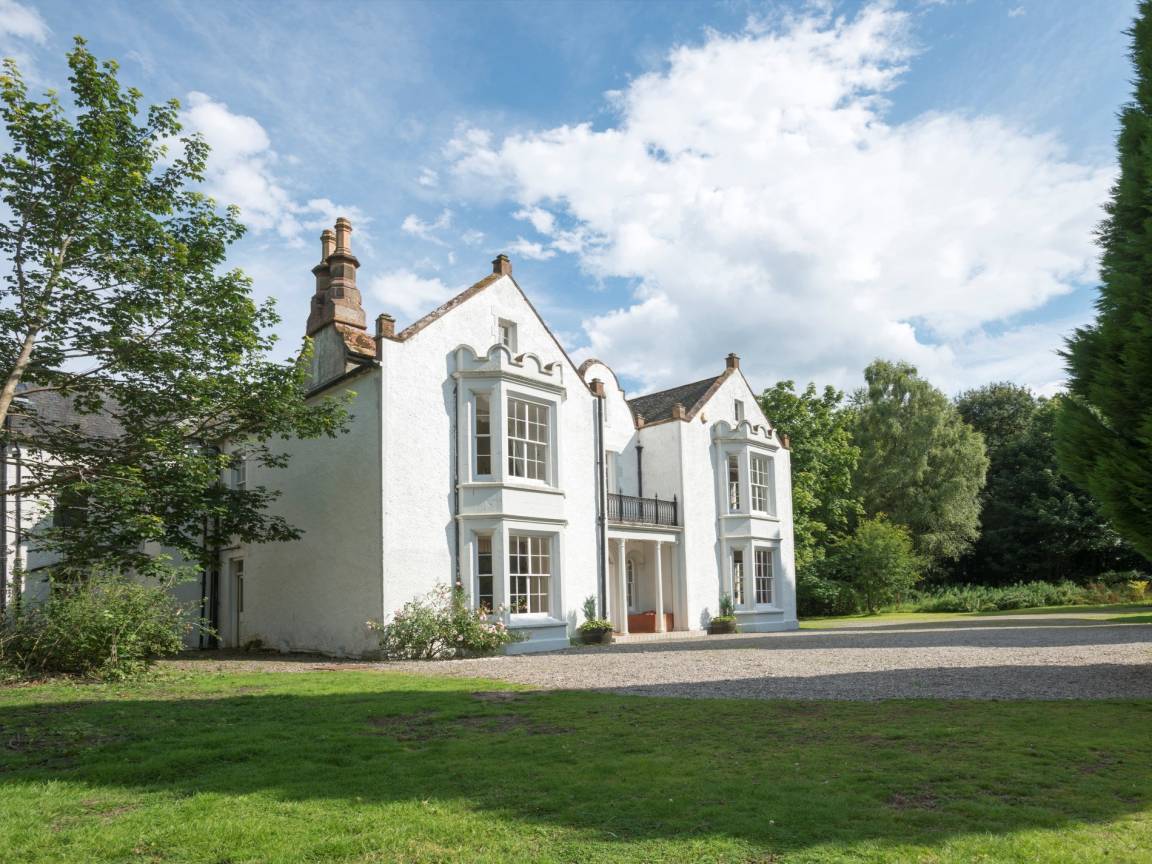 Cottage ∙ 12 Bedrooms ∙ 32 Guests - Scotland