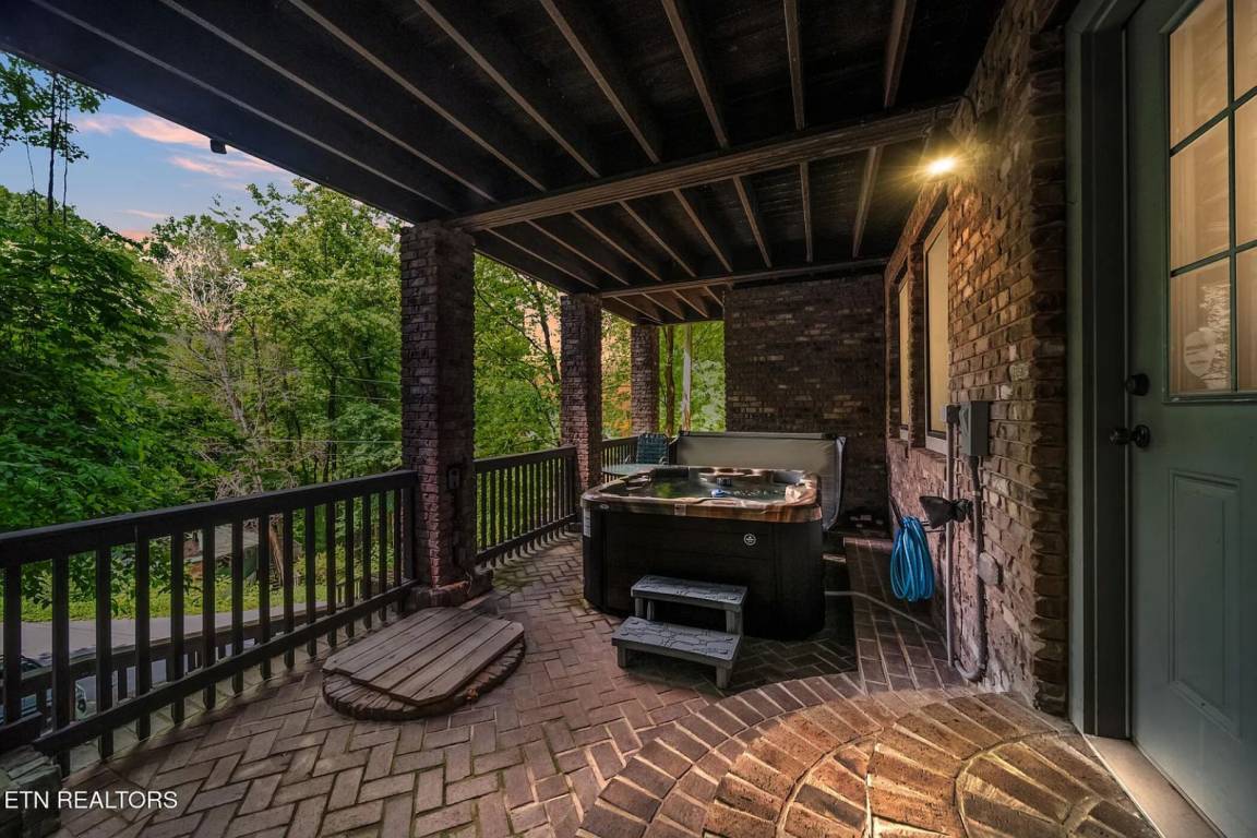 164 M² Cabin ∙ 3 Bedrooms ∙ 11 Guests - Gatlinburg, TN
