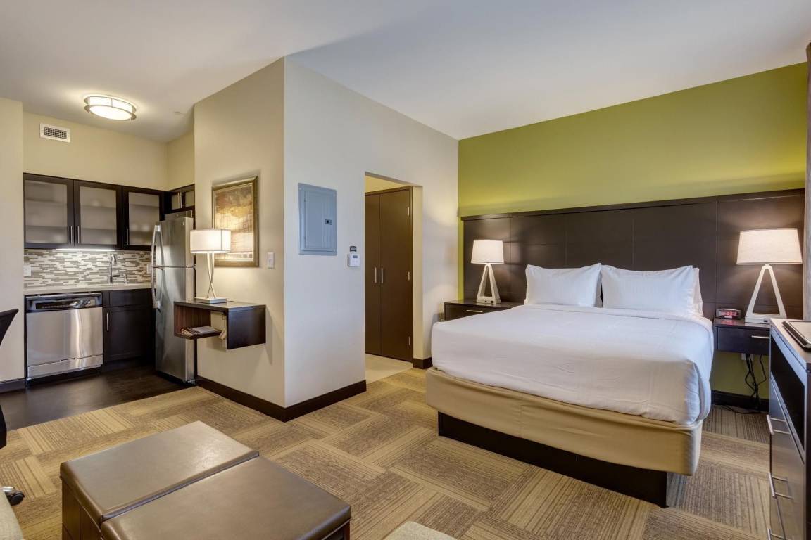 Studio Flat ∙ 1 Bedroom ∙ 3 Guests - Chesterfield, MO