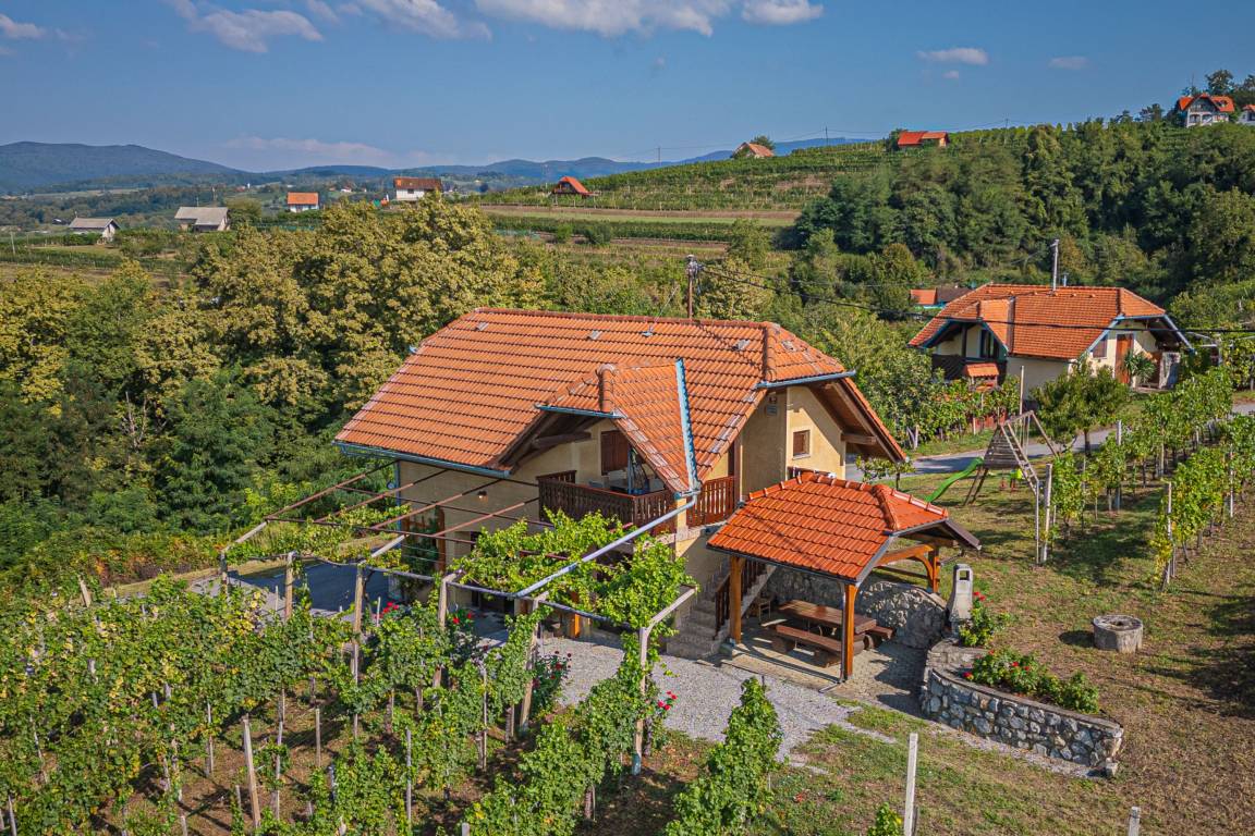 50 M² Chalet ∙ 2 Slaapkamers ∙ 5 Gasten - Metlika