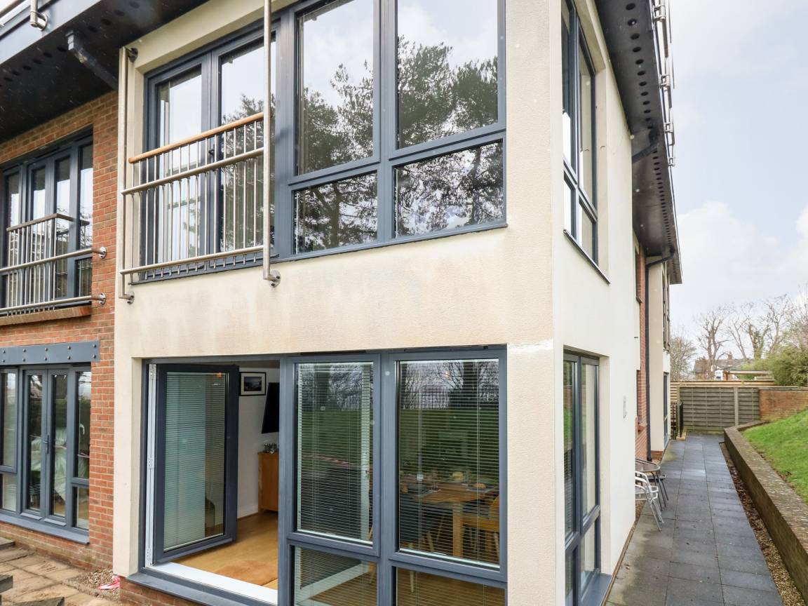 Cottage ∙ 2 Bedrooms ∙ 4 Guests - Weymouth