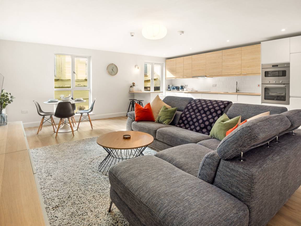 93 M² Apartment ∙ 2 Bedrooms ∙ 4 Guests - Clifden