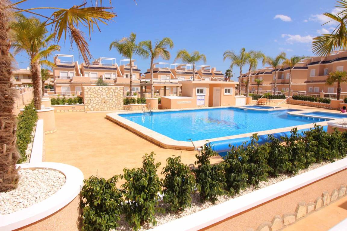 90 M² Bungalow ∙ 3 Schlafzimmer ∙ 6 Gäste - Torrevieja