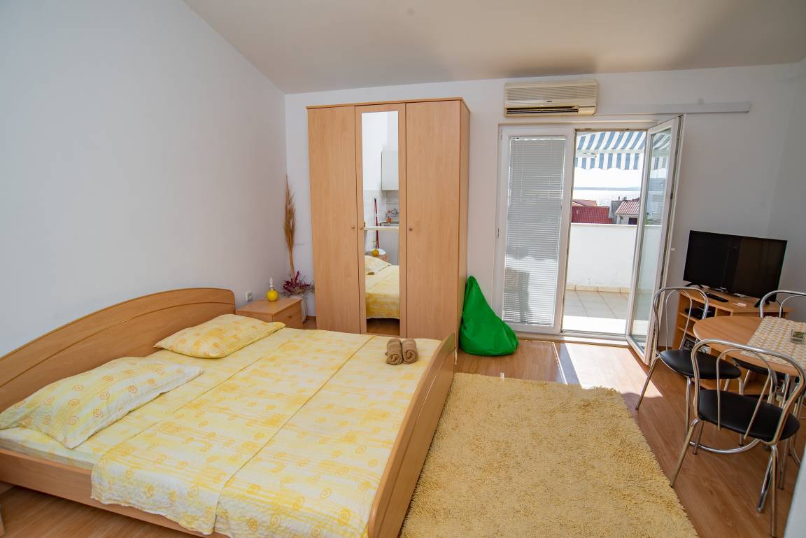 29 M² Ferienwohnung ∙ 1 Schlafzimmer ∙ 4 Gäste - Dugi Rat