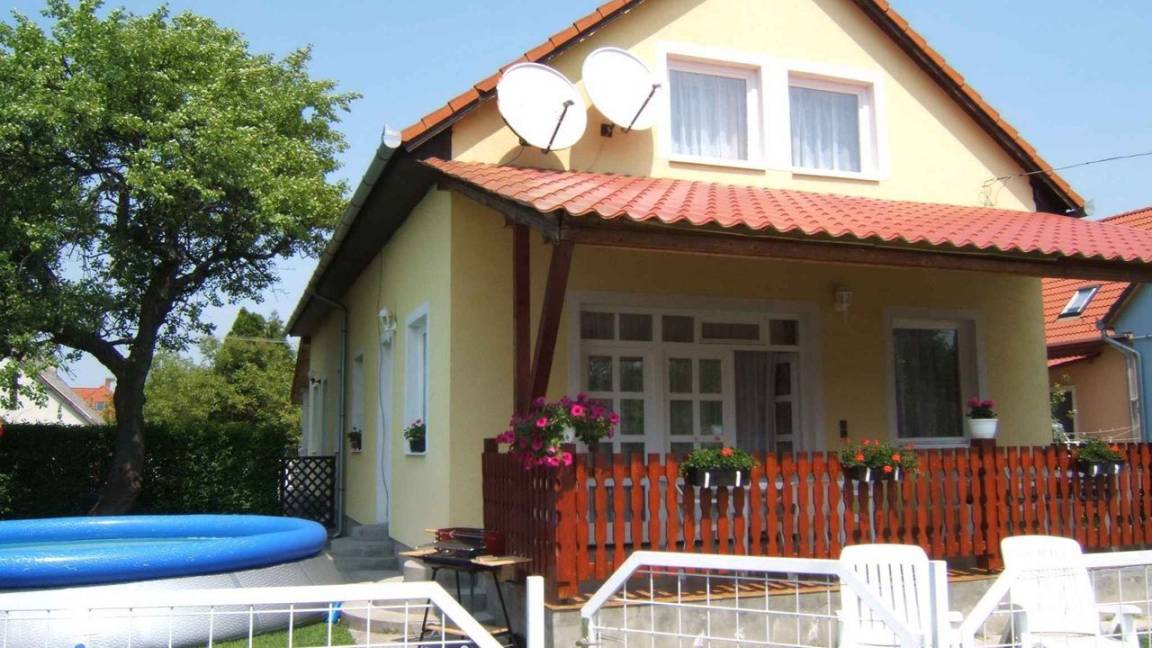 126 M² Ferienhaus ∙ 5 Schlafzimmer ∙ 10 Gäste - Fonyód