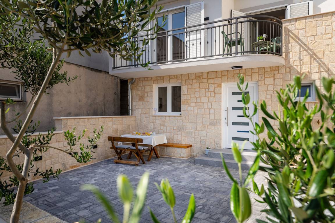 75 M² Ferienhaus ∙ 2 Schlafzimmer ∙ 5 Gäste - Brodarica