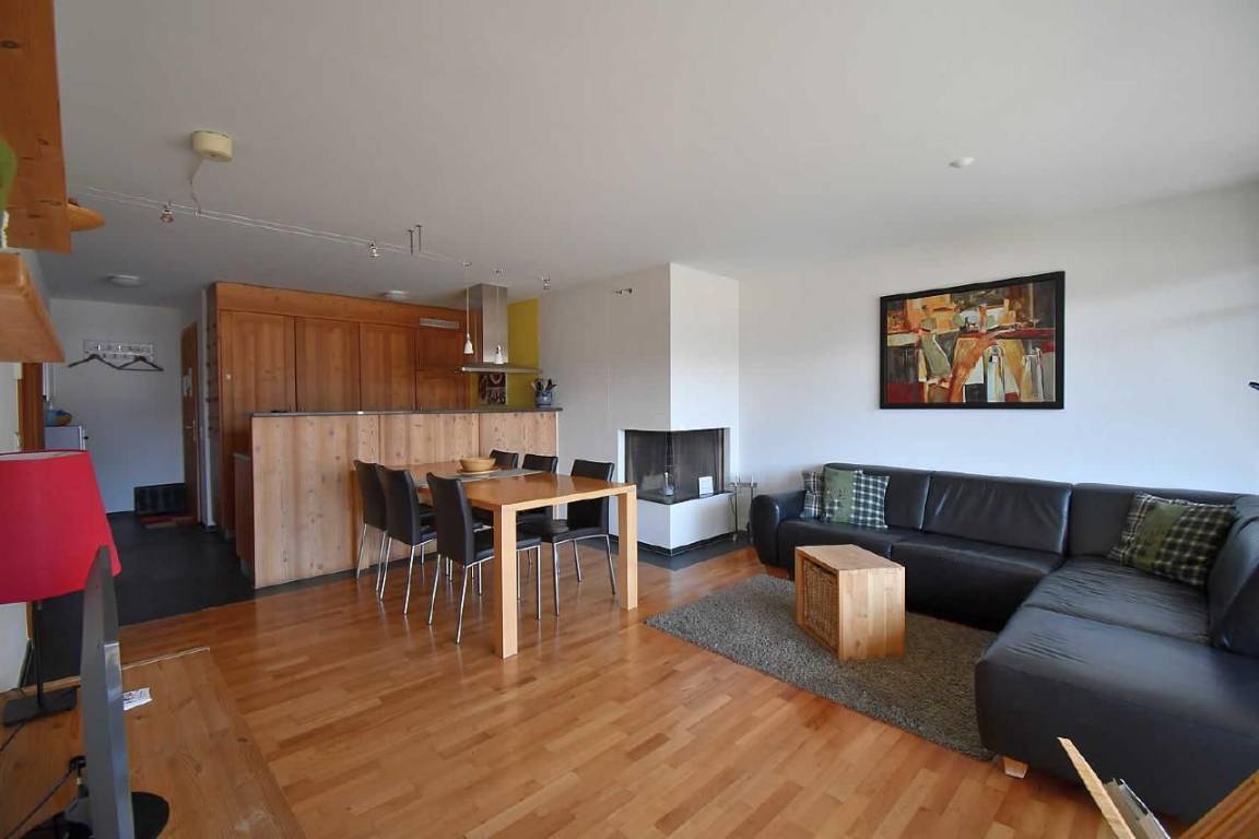 100 M² Appartement ∙ 2 Slaapkamers ∙ 4 Gasten - Samedan
