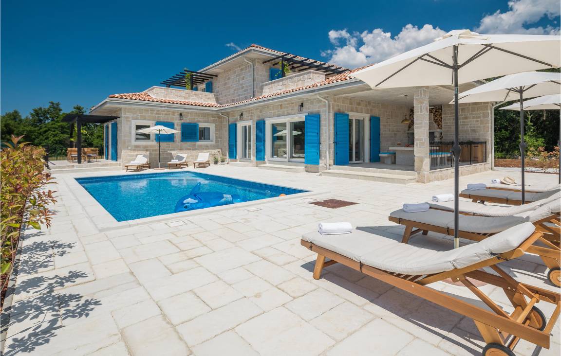 220 M² House ∙ 3 Bedrooms ∙ 7 Guests - Bale