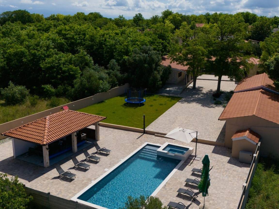 324 M² House ∙ 4 Bedrooms ∙ 10 Guests - Privlaka