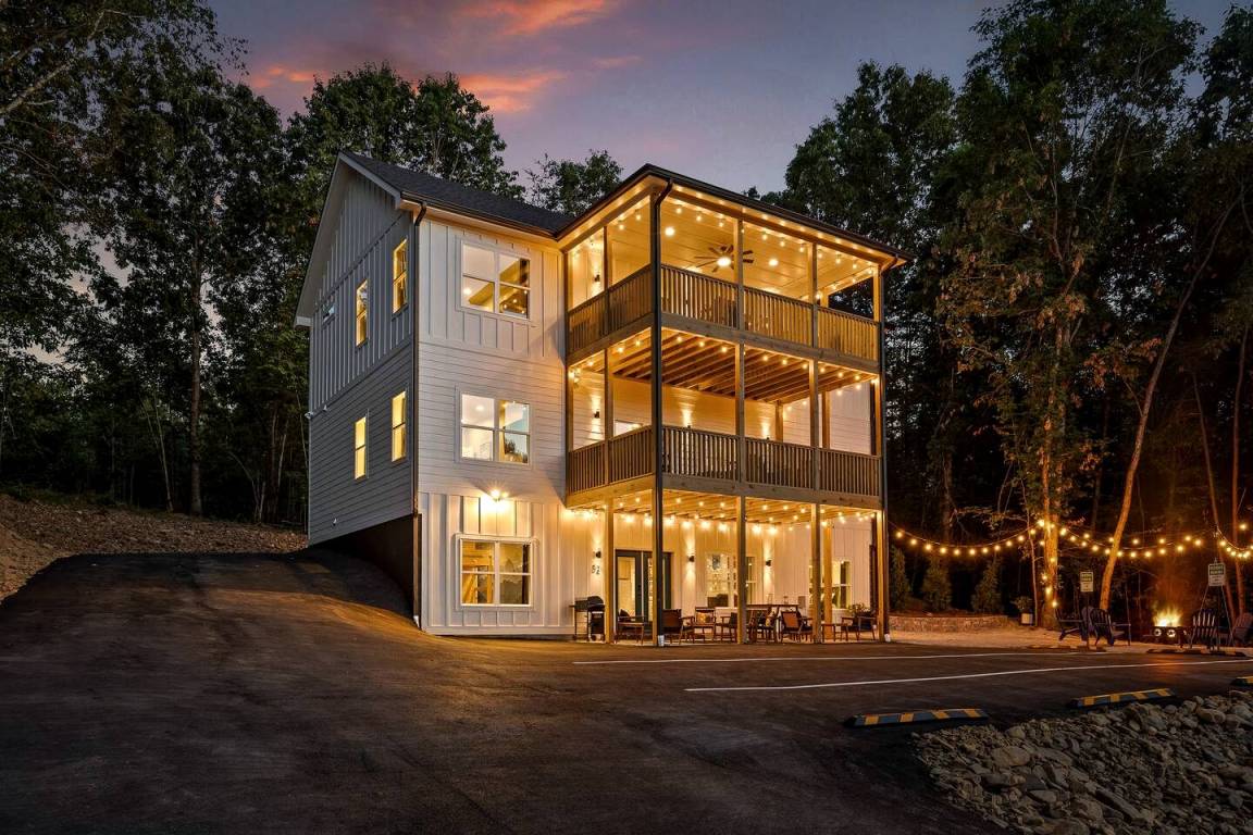 House ∙ 6 Bedrooms ∙ 22 Guests - Lookout Mountain, TN