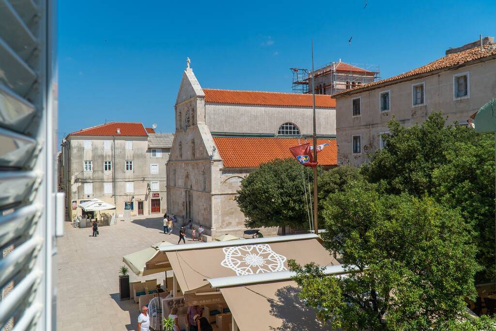 65 M² Appartement ∙ 8 Slaapkamers ∙ 6 Gasten - Pag