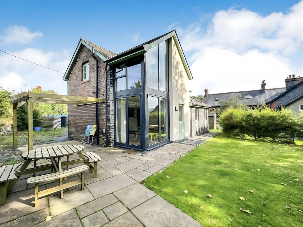 Mökki ∙ 4 Makuuhuonetta ∙ 9 Vierasta - Bala