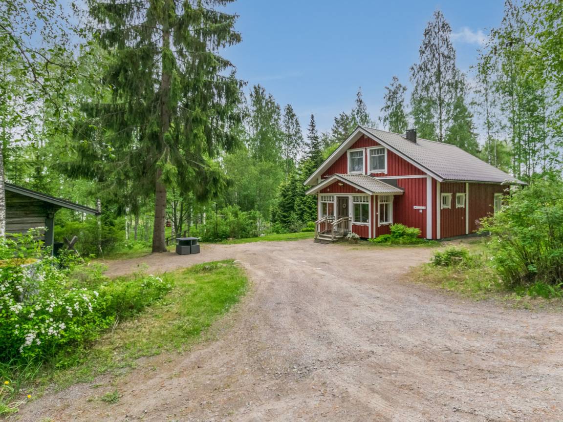 135 M² Talo ∙ 3 Makuuhuonetta ∙ 8 Vierasta - Kangasniemi