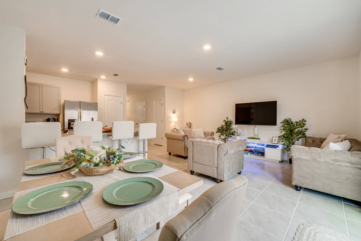 176 M² Apartment ∙ 3 Bedrooms ∙ 9 Guests - Davenport, FL