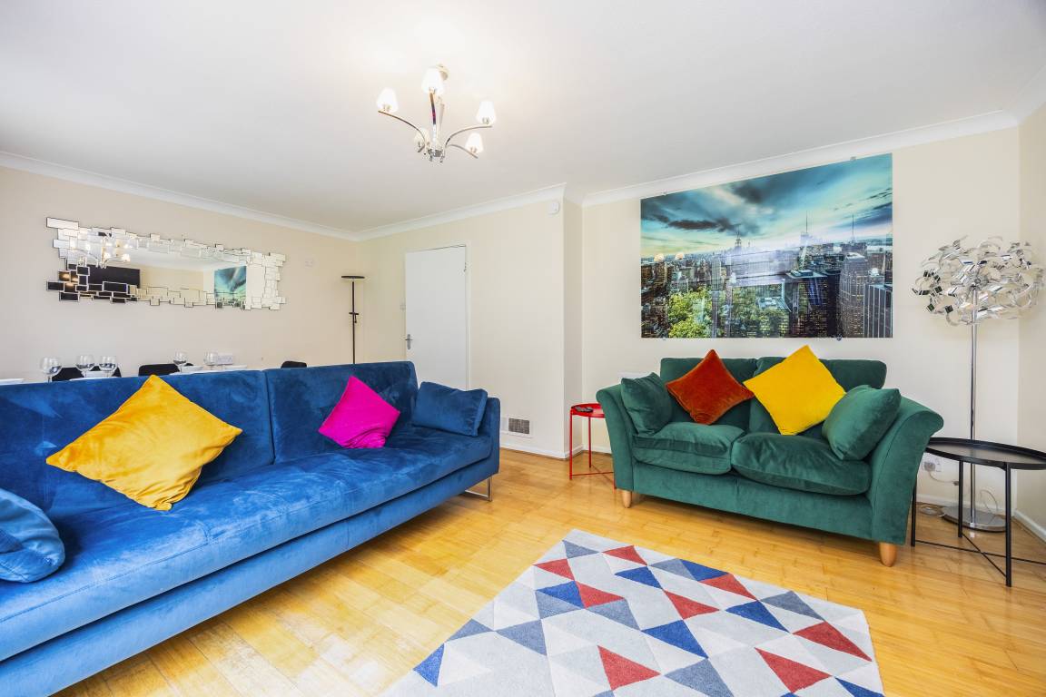 House ∙ 3 Bedrooms ∙ 6 Guests - Watford