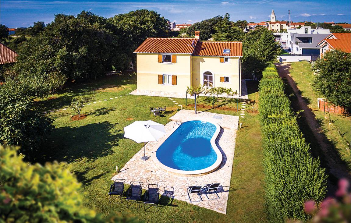 181 M² Huis ∙ 3 Slaapkamers ∙ 6 Gasten - Medulin