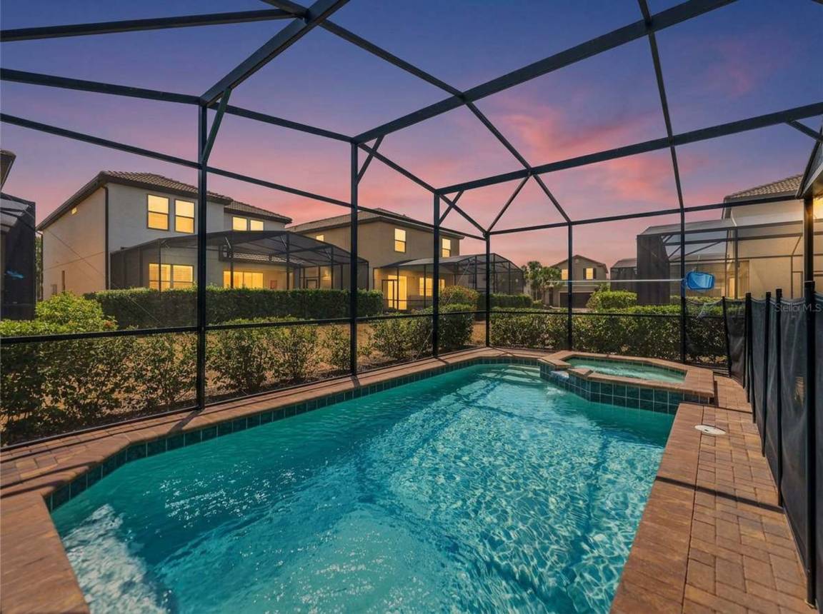 Apartment ∙ 5 Bedrooms ∙ 12 Guests - Davenport, FL