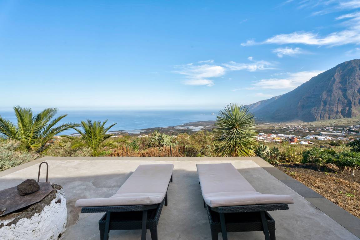 111 M² Casa ∙ 2 Habitaciones ∙ 5 Huéspedes - El Hierro