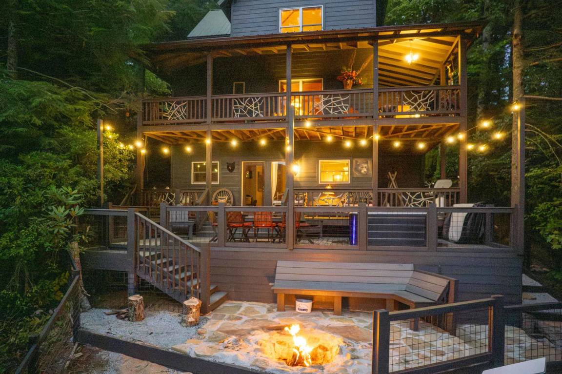 Apartment ∙ 3 Bedrooms ∙ 12 Guests - Highlands, NC