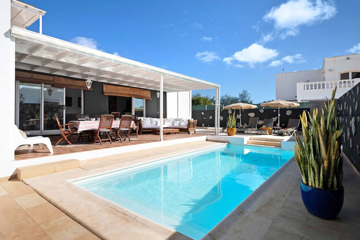 300 M² Villa ∙ 3 Bedrooms ∙ 6 Guests - Teguise