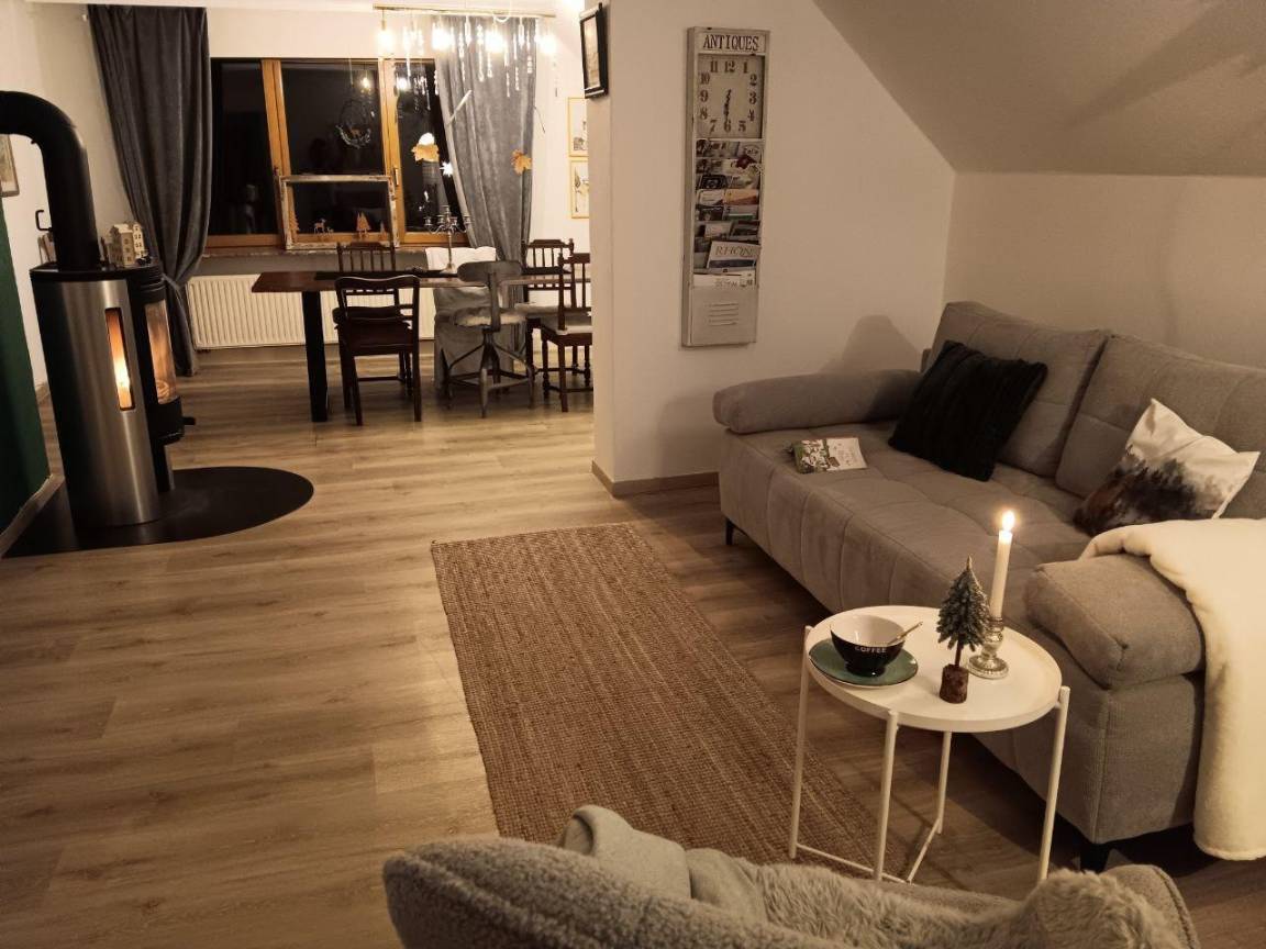 110 M² Ferienwohnung ∙ 2 Schlafzimmer ∙ 7 Gäste - Hilders