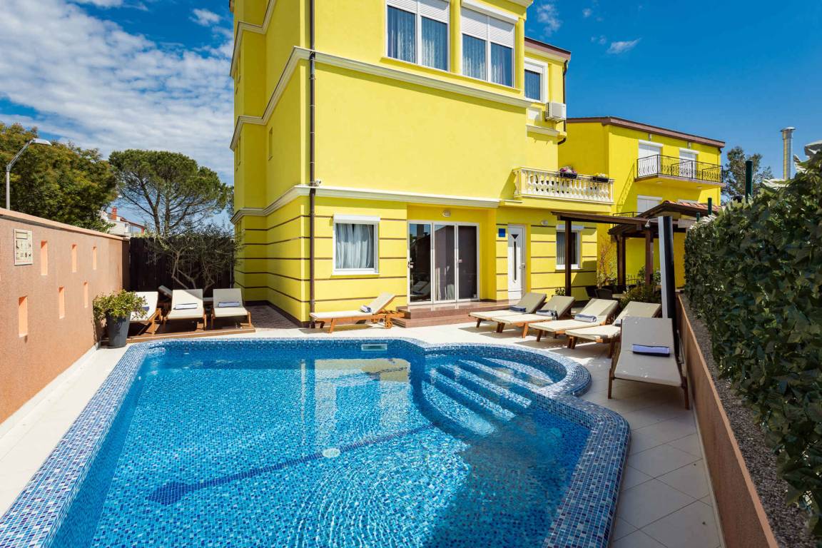 360 M² Villa ∙ 5 Bedrooms ∙ 16 Guests - Banjole