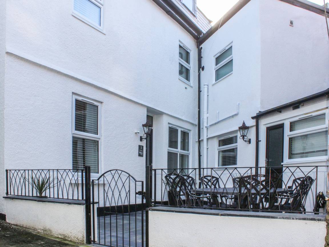 Cottage ∙ 4 Bedrooms ∙ 8 Guests - Dartmouth