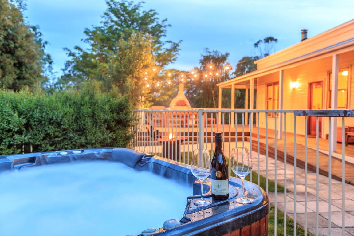 House ∙ 1 Bedroom ∙ 10 Guests - Lakes Entrance
