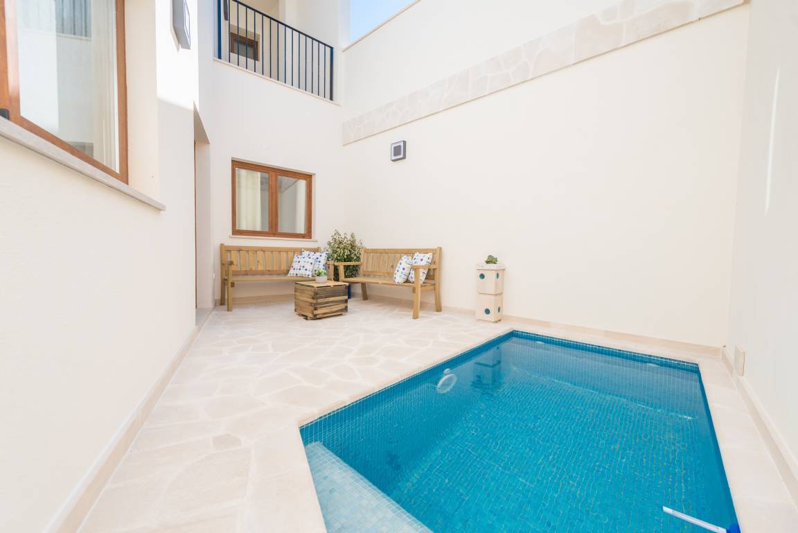 220 M² Villa ∙ 4 Bedrooms ∙ 8 Guests - Cala Figuera