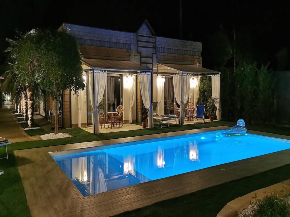 300 M² Ferienhaus ∙ 6 Schlafzimmer ∙ 10 Gäste - Canda