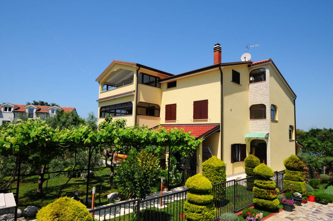 85 M² Apartment ∙ 2 Bedrooms ∙ 5 Guests - Poreč
