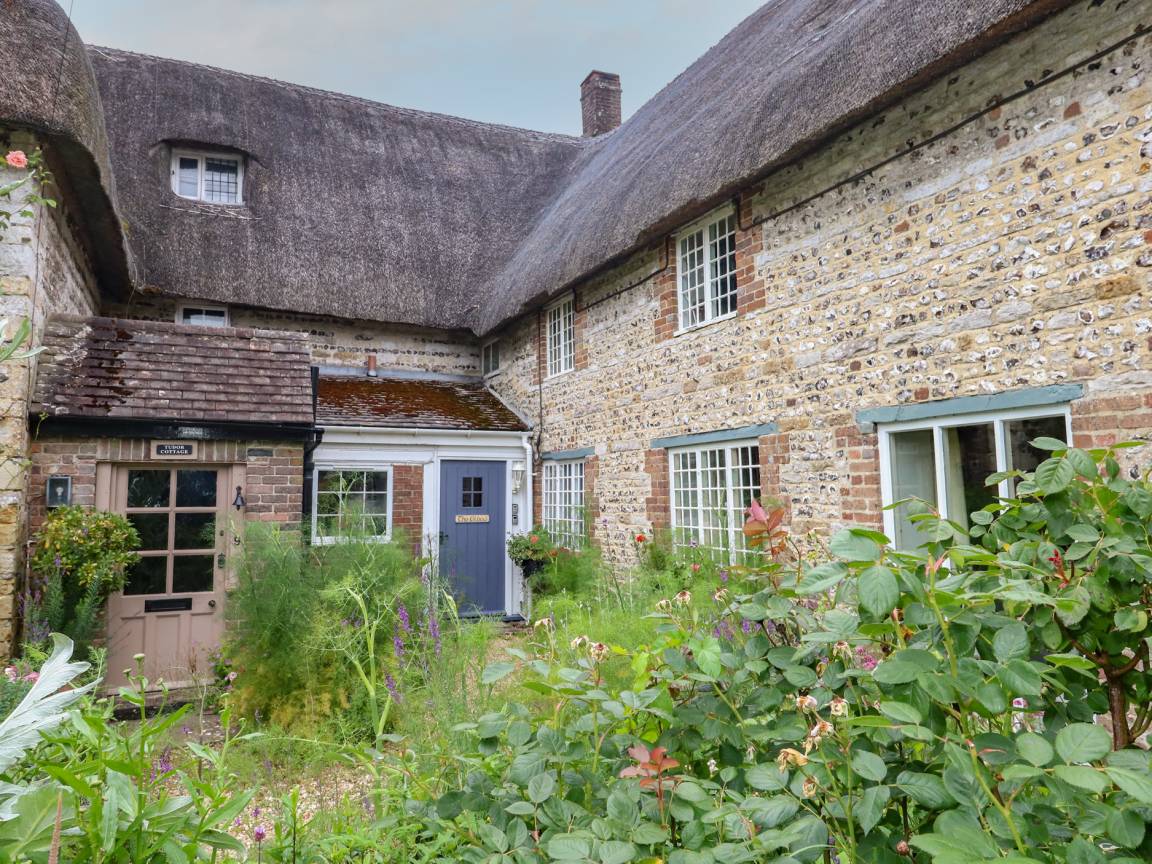 Cottage ∙ 2 Bedrooms ∙ 4 Guests - Dorchester