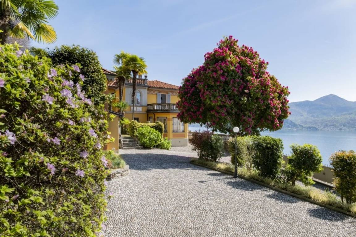 300 M² Villa ∙ 4 Slaapkamers ∙ 7 Gasten - Ghiffa