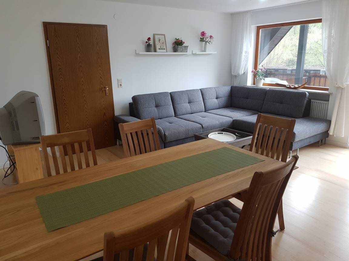 90 M² Ferienwohnung ∙ 3 Schlafzimmer ∙ 3 Gäste - Merkendorf