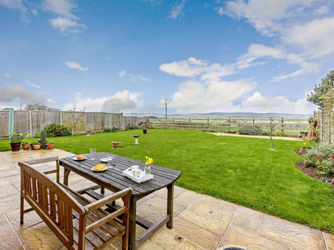 Cottage ∙ 4 Bedrooms ∙ 8 Guests - Exeter