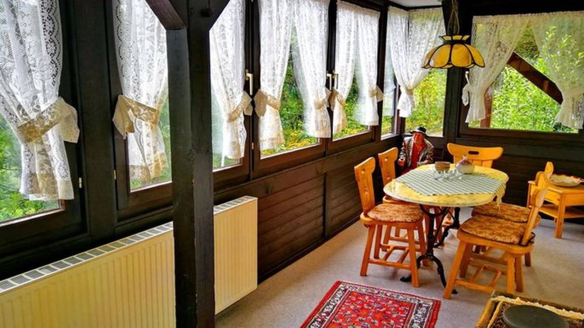 85 M² Ferienwohnung ∙ 2 Schlafzimmer ∙ 4 Gäste - Bad Honnef
