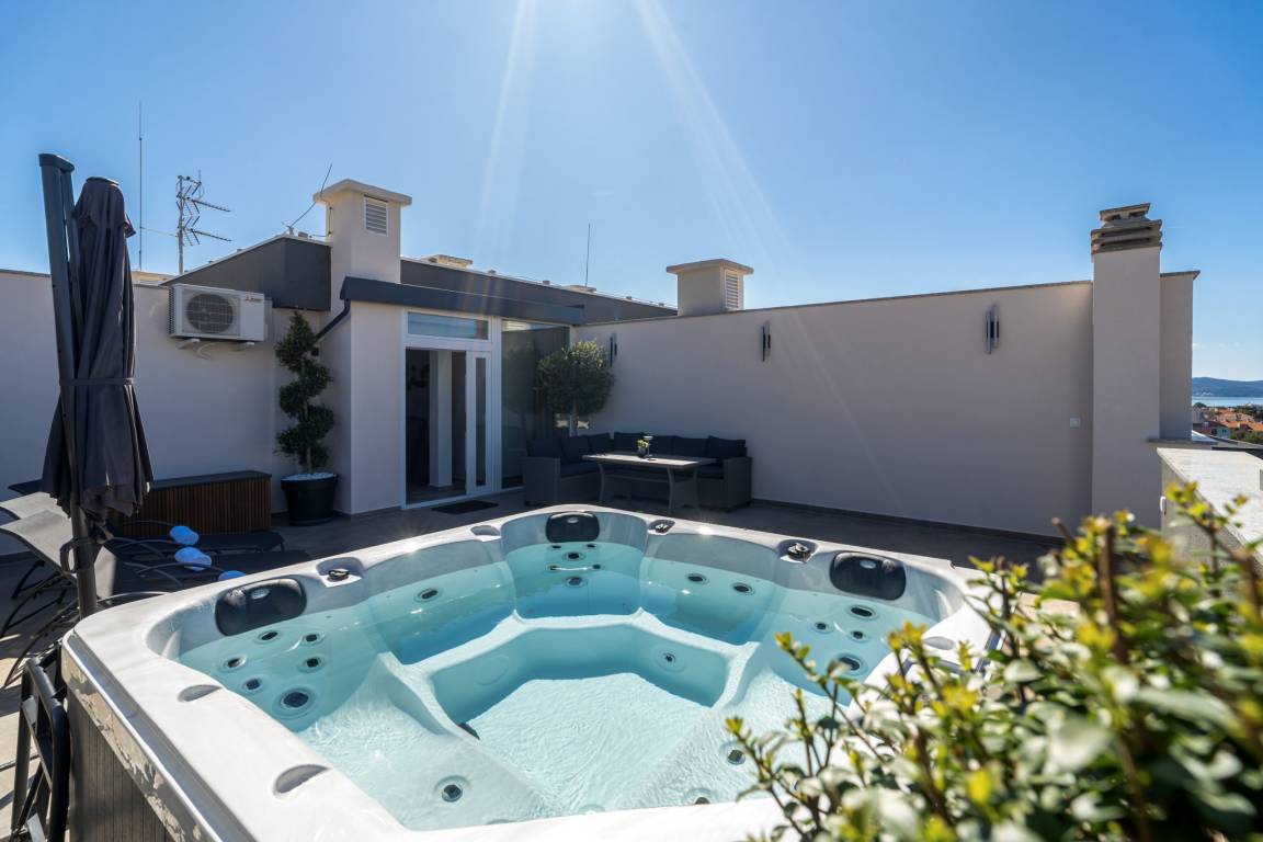 120 M² Apartment ∙ 3 Bedrooms ∙ 6 Guests - Zadar