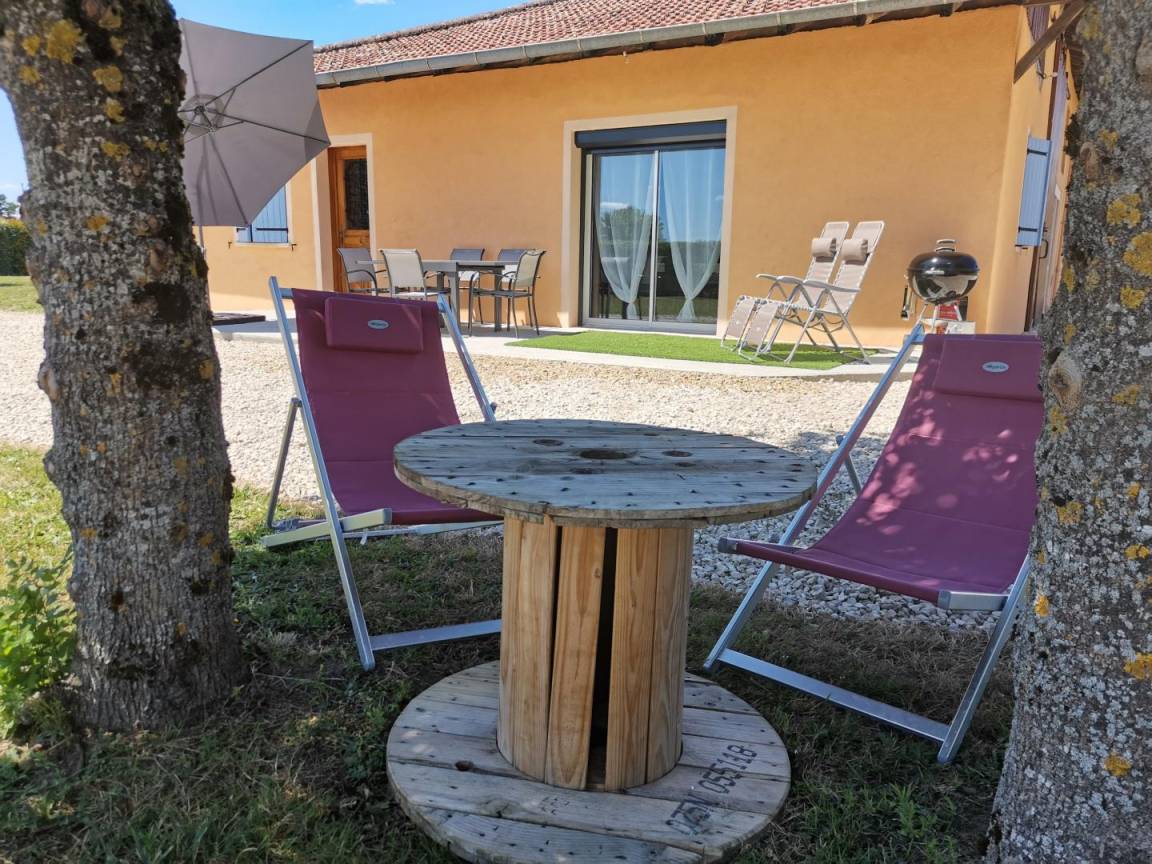 83 M² Gîte ∙ 2 Chambres ∙ 5 Personnes - Montrevel-en-Bresse