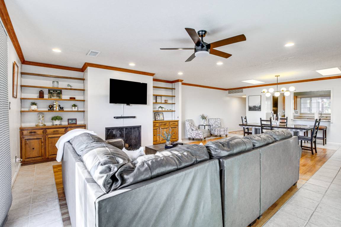 167 M² Apartment ∙ 2 Bedrooms ∙ 4 Guests - Petroglyph National Monument