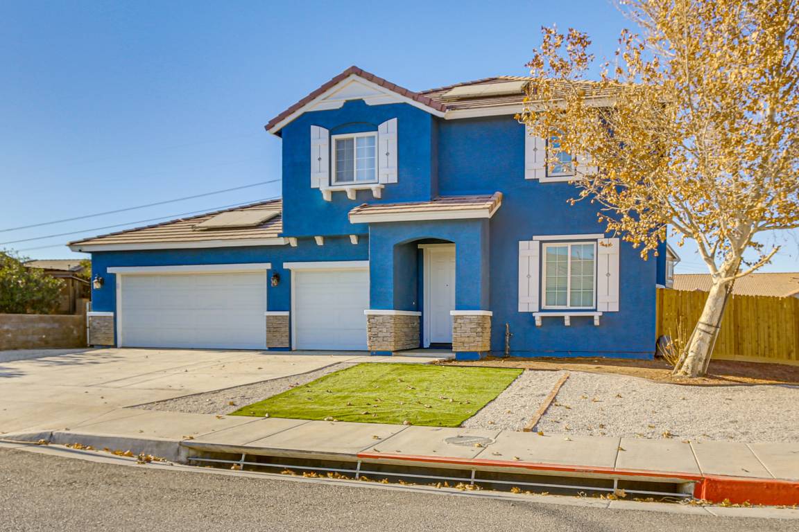 265 M² House ∙ 5 Bedrooms ∙ 10 Guests - Victorville, CA