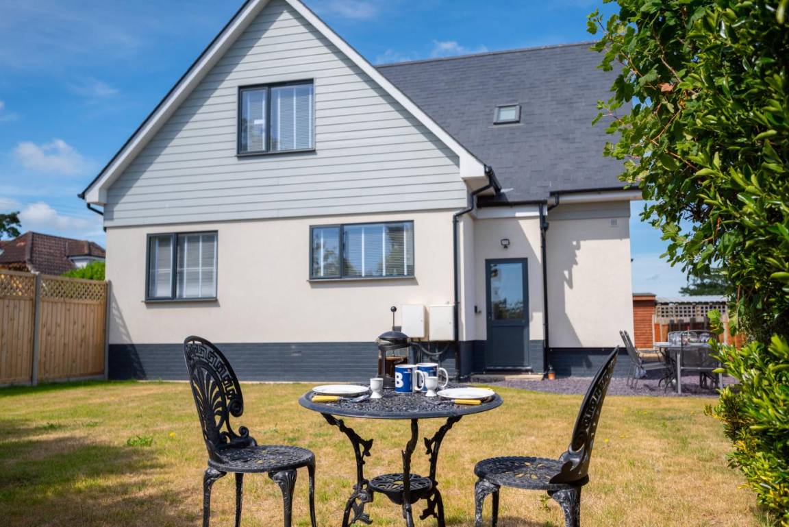 Cottage ∙ 5 Bedrooms ∙ 10 Guests - Aldeburgh