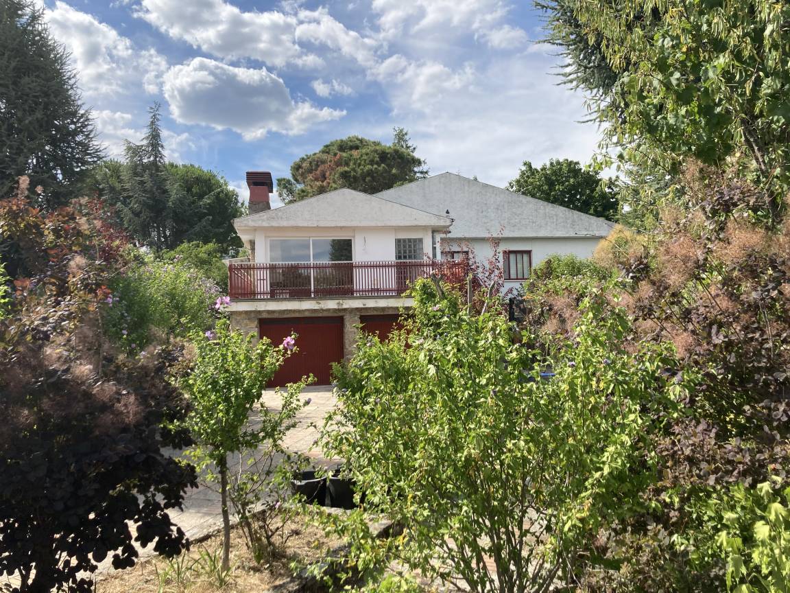 160 M² Chalet ∙ 4 Habitaciones ∙ 9 Huéspedes - Navacerrada