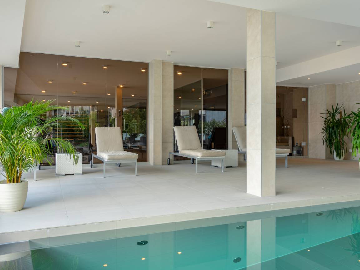 210 M² Apartment ∙ 4 Bedrooms ∙ 8 Guests - Lake Geneva